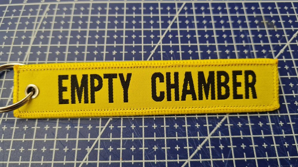 Schlüsselanhänger Empty Chamber Flag gelb ca. 2,5x12,5cm (Neu (gemäss ...