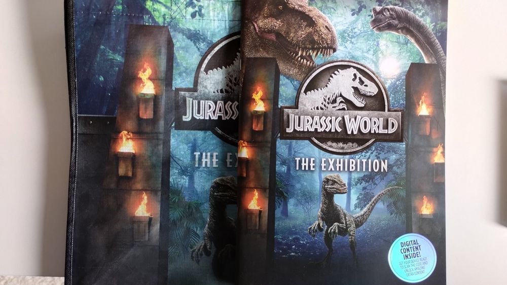 JURASSIC WORLD - THE EXHIBITION TASCHE UND HEFT (Gebraucht) in Basel ...