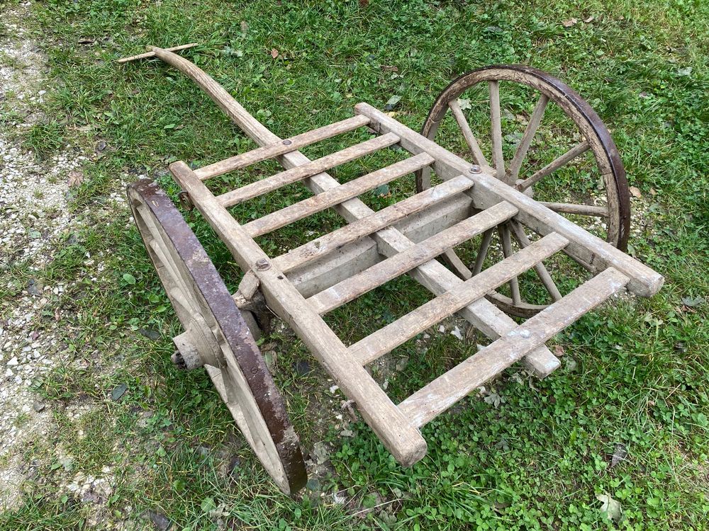 Charrette en bois et roues cerclées (Gebraucht) in Rebeuvelier für CHF ...