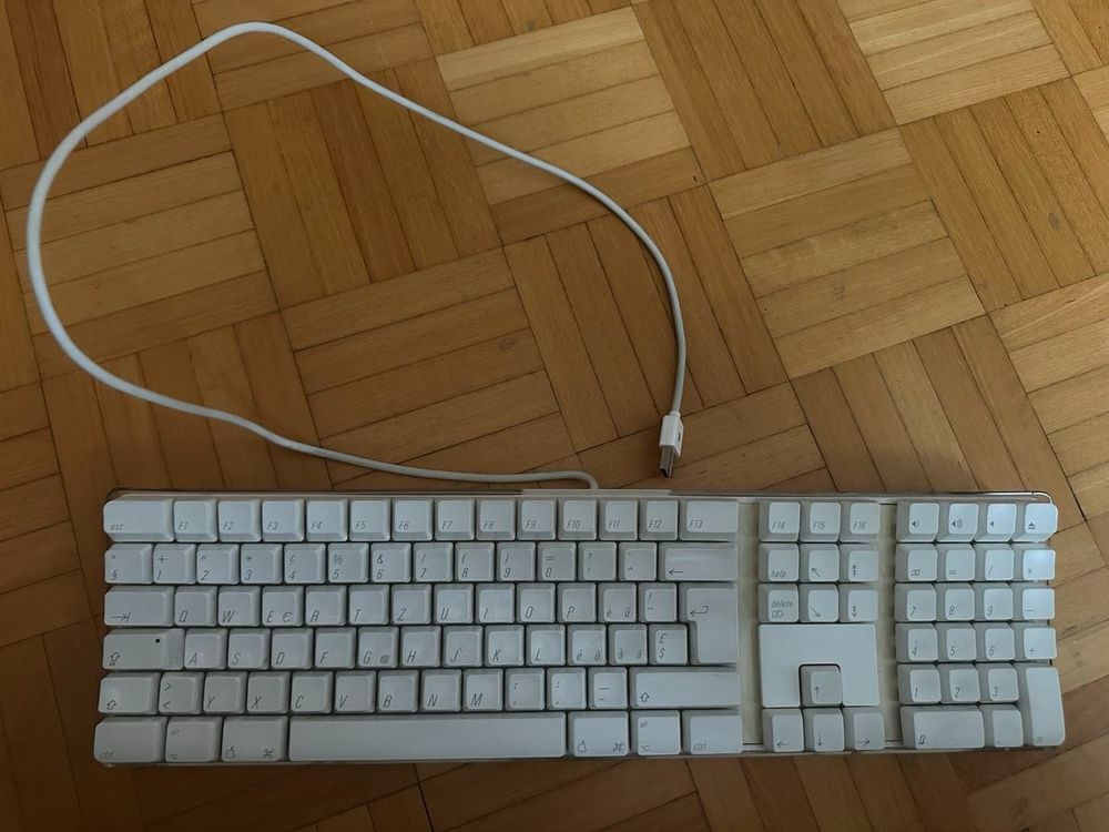 Apple Keyboard with integrated USB Hub Ports (Gebraucht) in Au ZH für ...