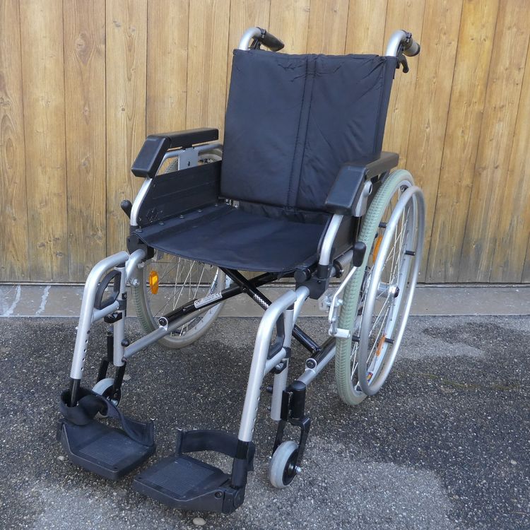 Rollstuhl B&B, SB 43 cm, Zusatzbremsen, nur CHF 149 | Kaufen auf Ricardo