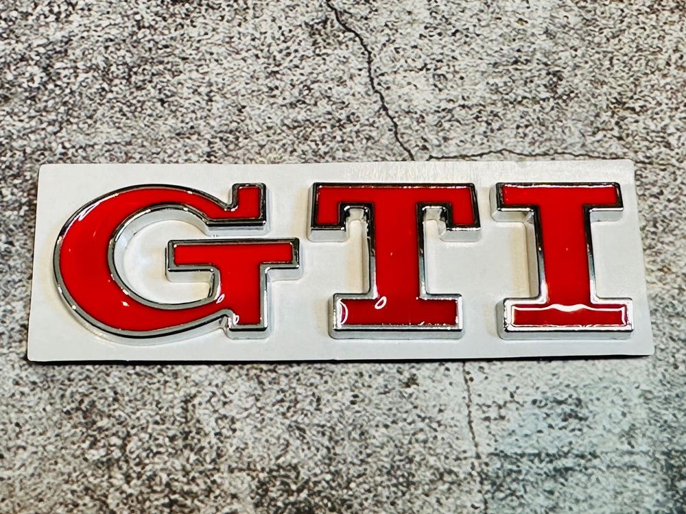 VW GTI Emblem Schriftzug Logo aus Metall NEU in Rot/Chrom (Neuf avec ...