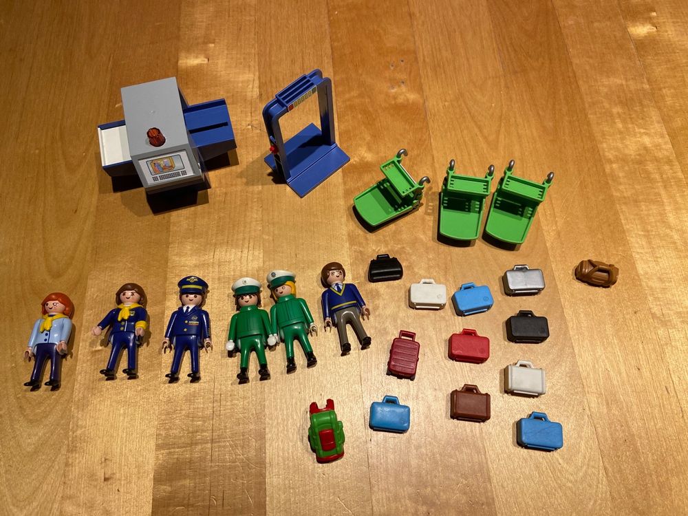 Grosses Playmobil Flughafen Set 3186 (Gebraucht) in für CHF 42 – mit ...