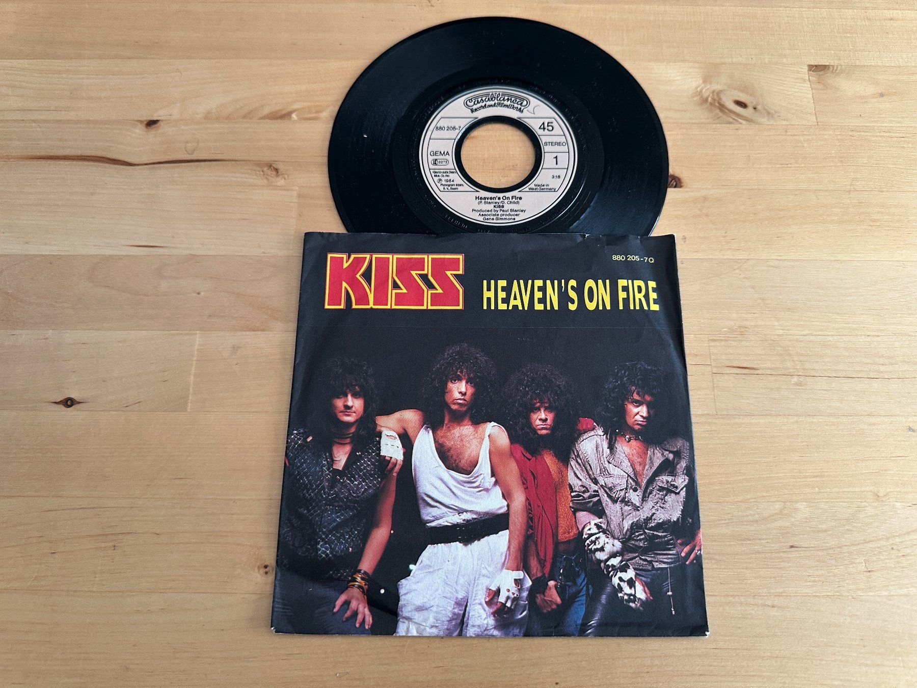 KISS GENE SIMMONS PAUL STANLEY rare Heaven's on fire Single (Gebraucht ...