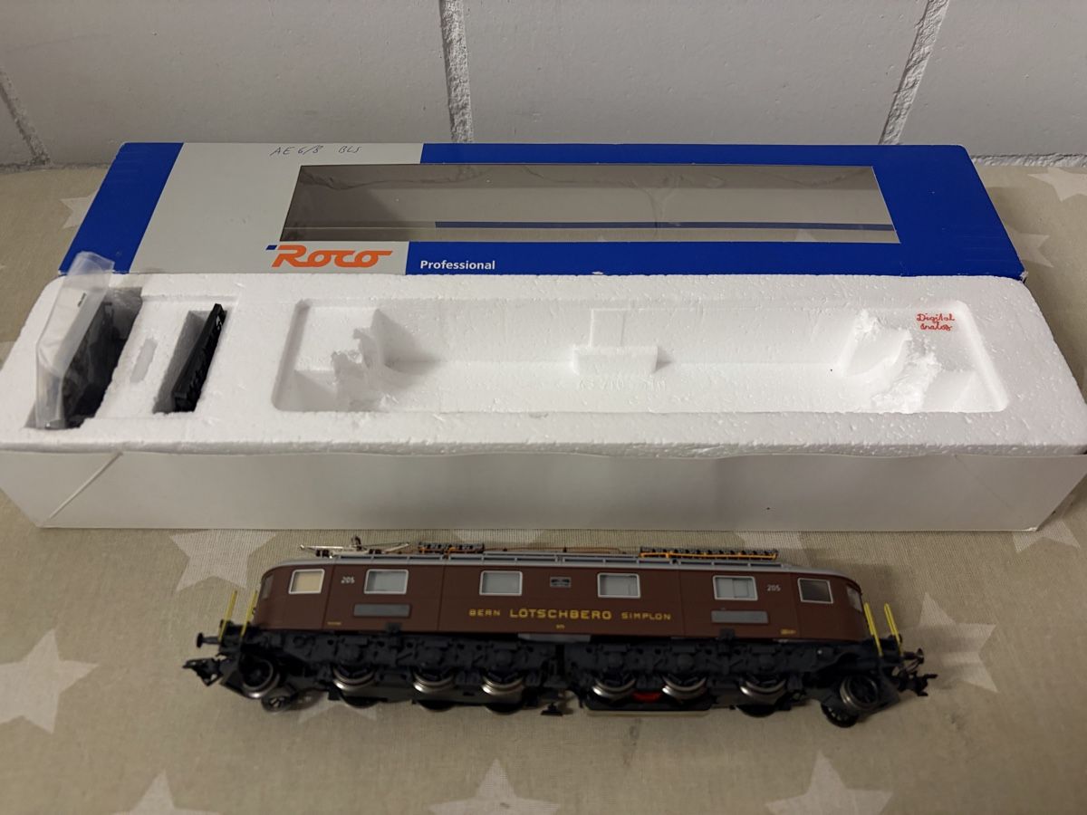 Roco H0 BLS 205, Ae 4/4, 43952 (Gebraucht) in Glattfelden für CHF 210 ...