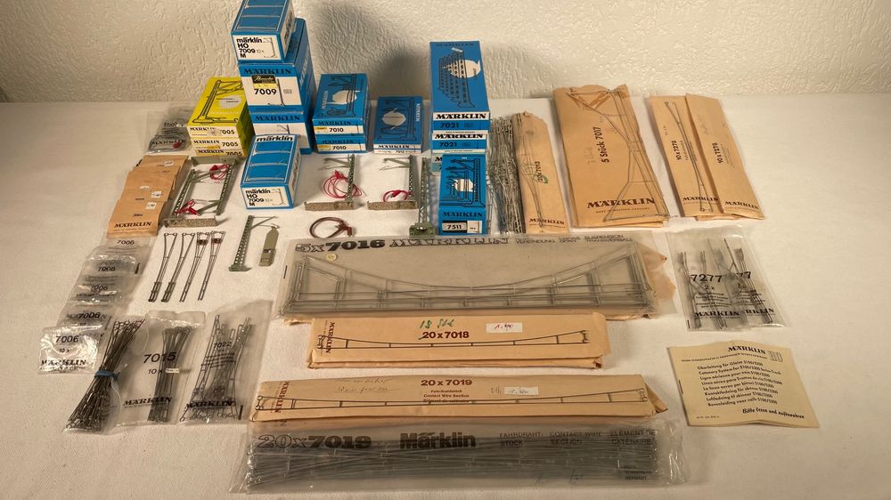 Märklin H0 - Masten + Oberleitungen - 366 Teile - NEUWERTIG (Neu und ...