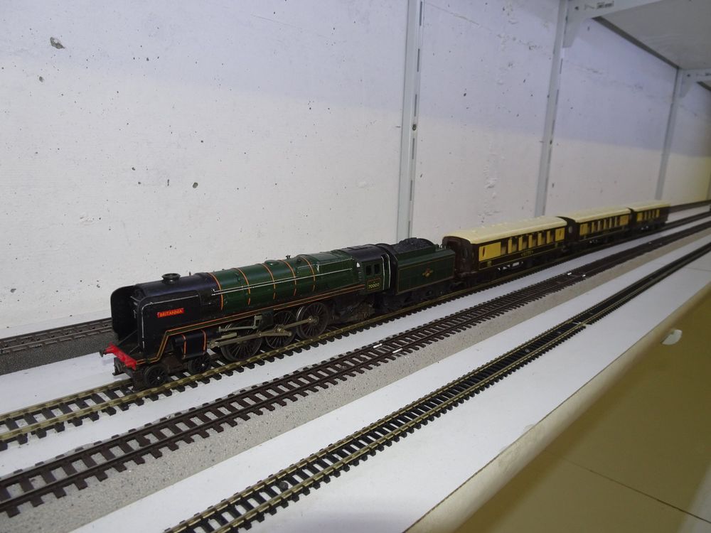 Tri ang Zug Lokomotive 70000 und 3 Personenwagen HO | Kaufen auf Ricardo