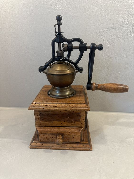 Grosser Antike Kaffeemühle, Holz & Messing 1823 (Gebraucht) in Nebikon für CHF 120 – mit ...