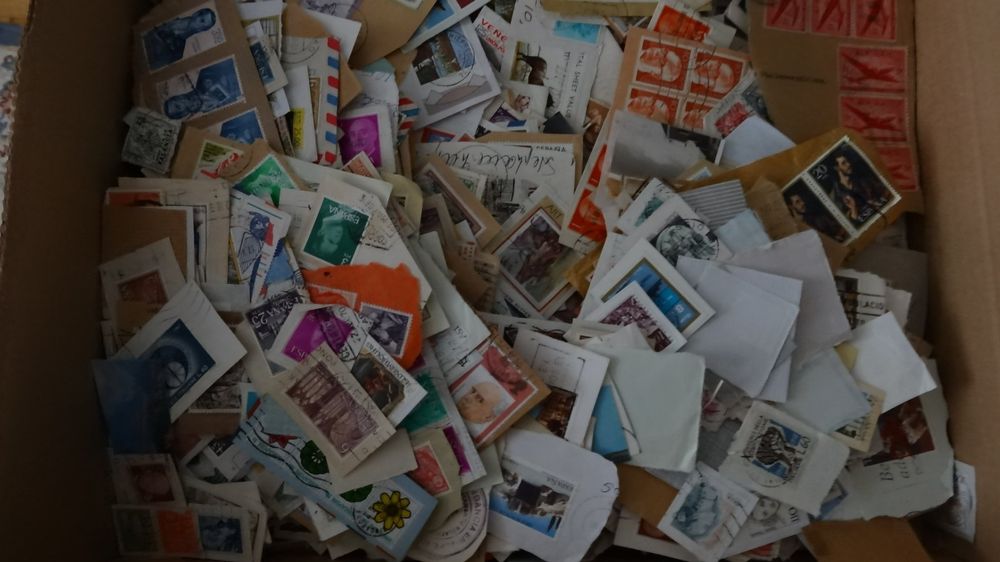 Marken auf Papier 1,2Kg o / Schachtel AUSLAND 60 (Gebraucht) in Anwil ...