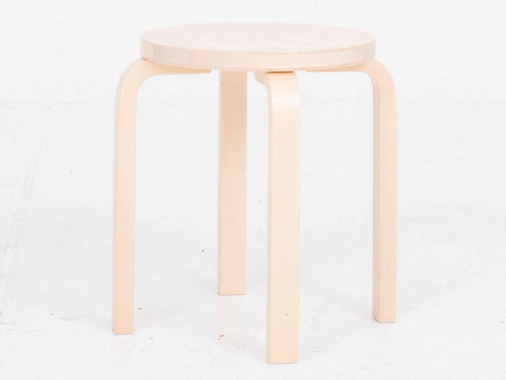 Artek Hocker 60 von Alvar Aalto in Birke (Gebraucht) in Zürich für CHF 235 – nur Abholung auf ...