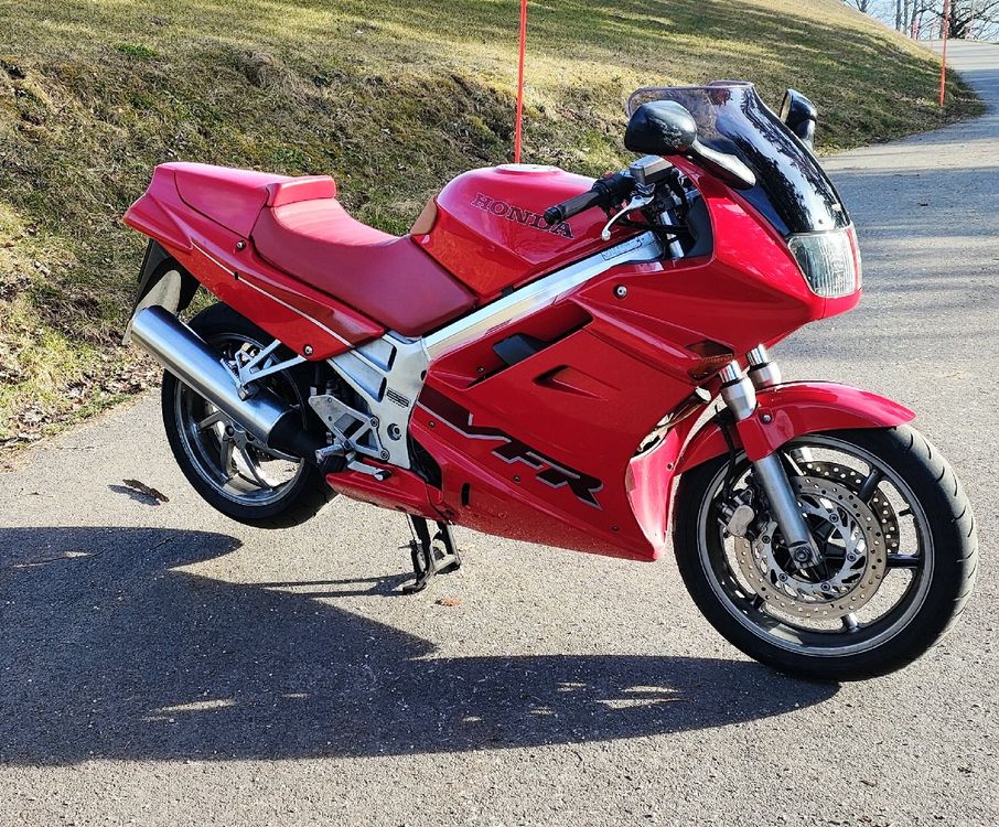 Honda VFR 750 RC36 (Gebraucht) in La Chaux-de-Fonds für CHF 1200 – nur Abholung auf Ricardo kaufen