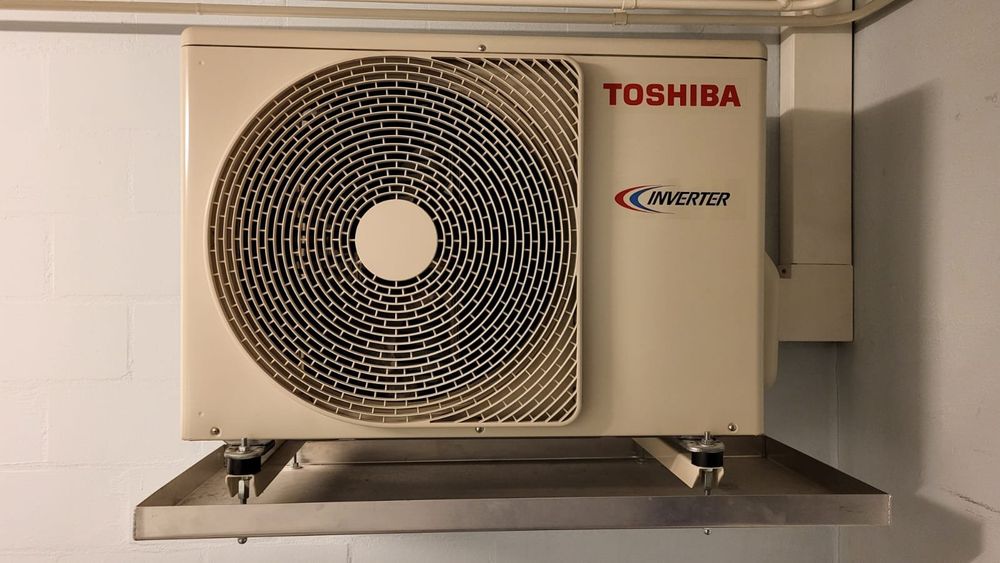 Split Klimaanlage Toshiba - funktioniert einwandfrei (Gebraucht) in ...