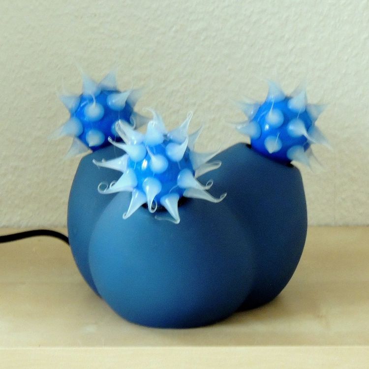 Lampe virus Valdesign UBO-Triobase, design Yuval Alduby 1970 (D ...