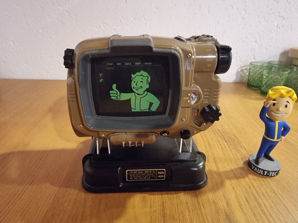 Fallout 4 Pip-Boy mit Fallout Bobblehead | Kaufen auf Ricardo