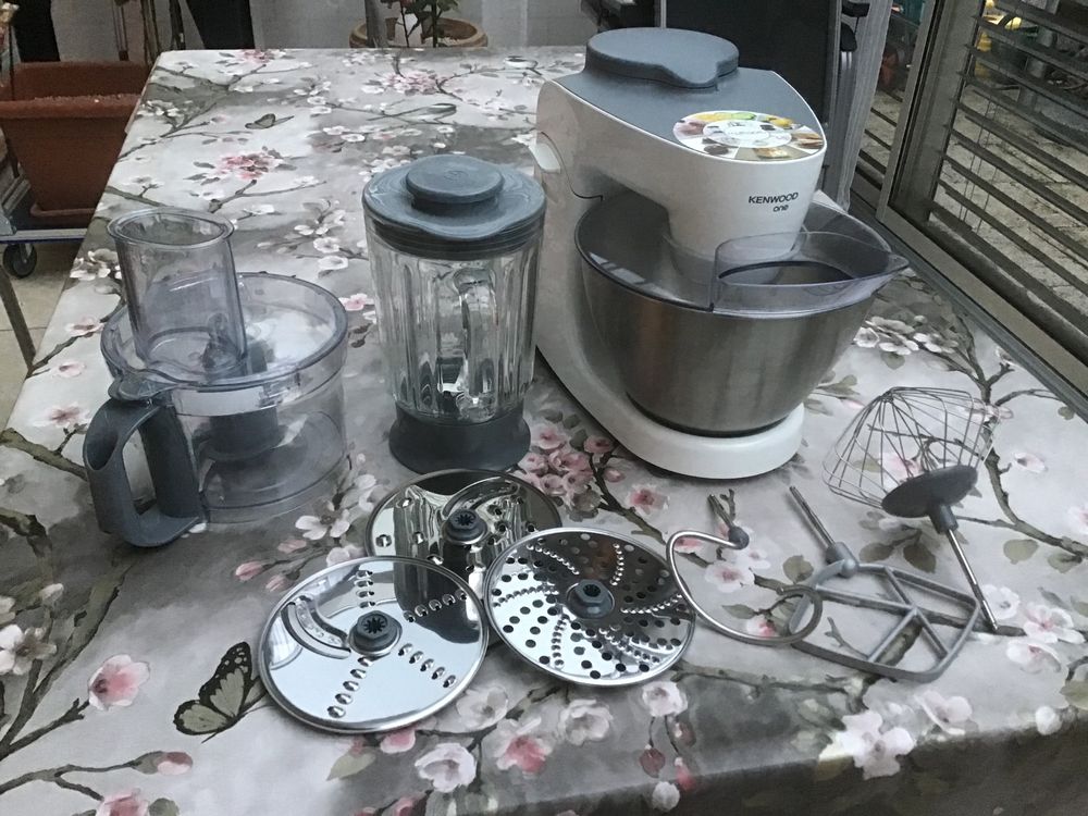 Kenwood multi one Küchenmachine mit Zubehör weiss | Kaufen auf Ricardo