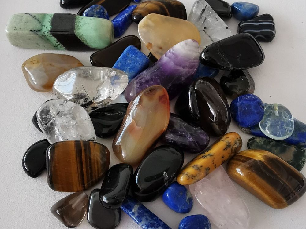 44 Stk. MIX Edelsteine, schon angebohrt für Anhänger (Neu und originalverpackt) in Dierikon für ...