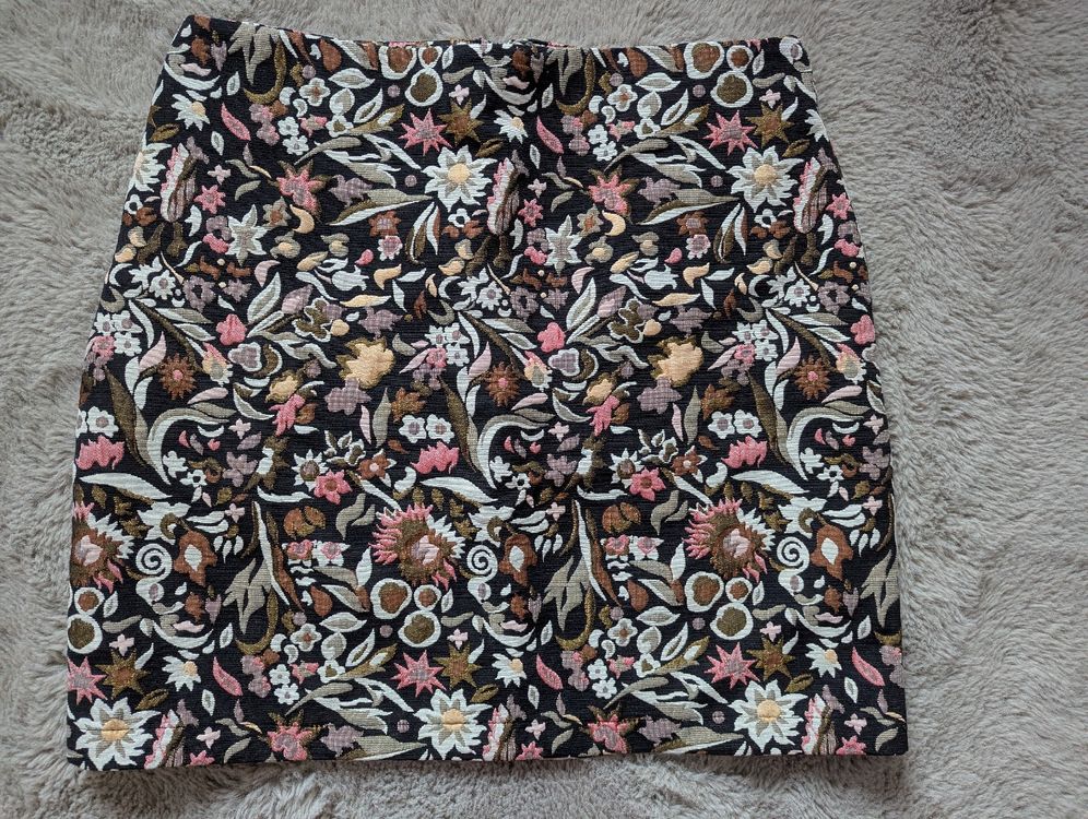 superbe jupe Naf Naf 36 (Gebraucht) in Montreux für CHF 10 – mit ...