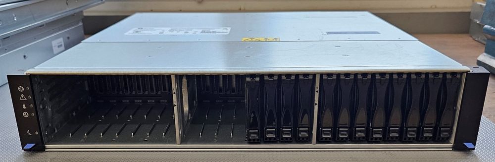 NetApp Drive Tray Server (Gebraucht) in Dübendorf für CHF 50 – nur ...