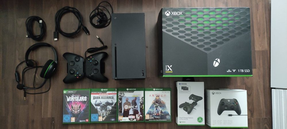 XBOX X Series mit 2 Pads + 4 Games und Xbox All Access 24Mt* (Gebraucht ...