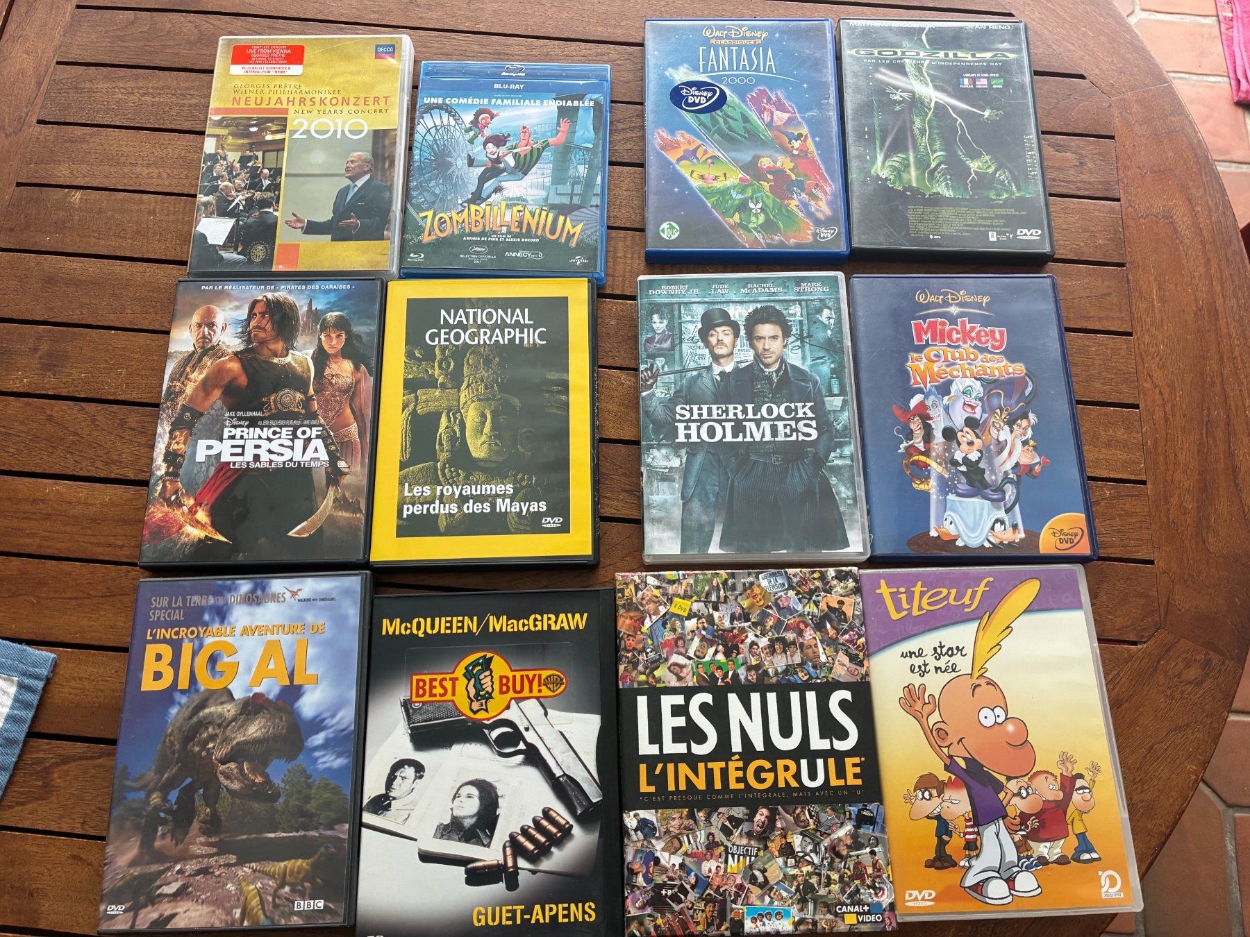 Lot de 12 DVD films variés, bon état 👍 (D'occasion) à Savigny pour CHF ...