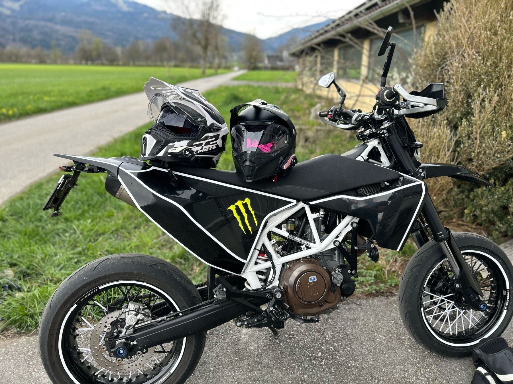 Husqvarna 701 Supermoto (Gebraucht) in Schellenberg für CHF 9824 – nur Abholung auf Ricardo kaufen