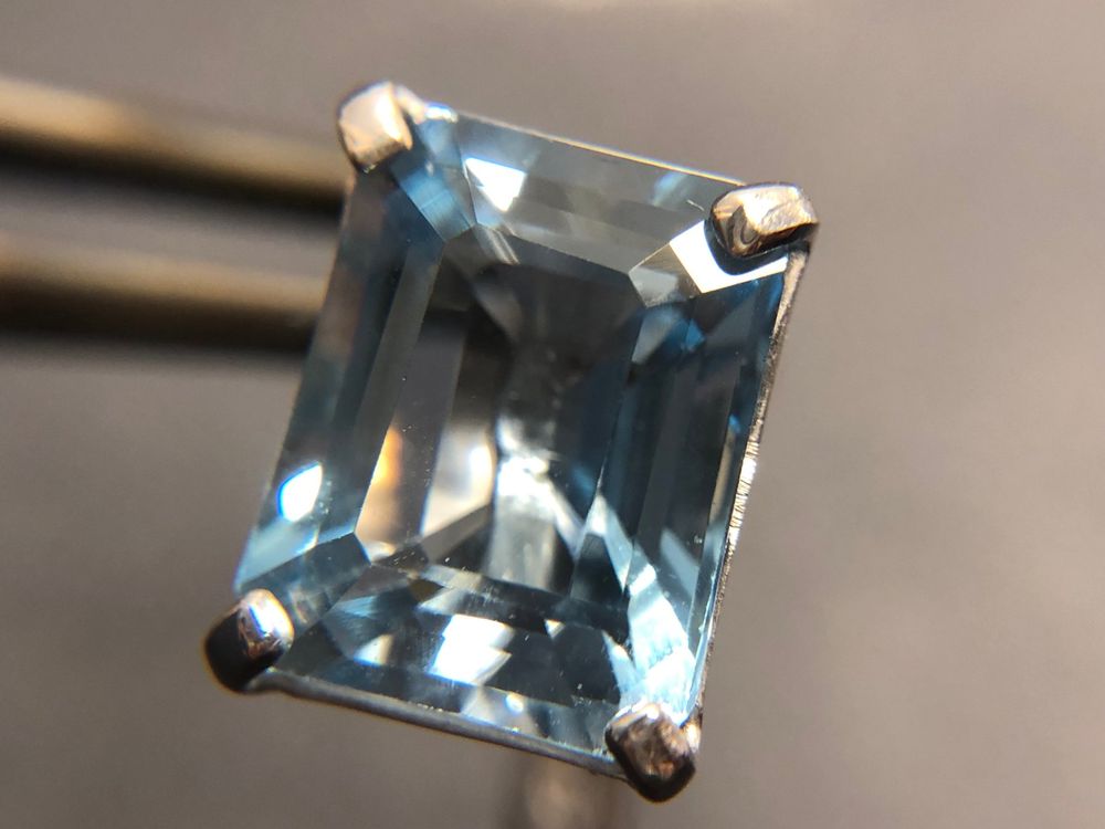 Ohrringe mit Blautopas aus 18 Karat Weissgold Au 750 (Neu (gemäss Beschreibung)) in Bern für CHF ...