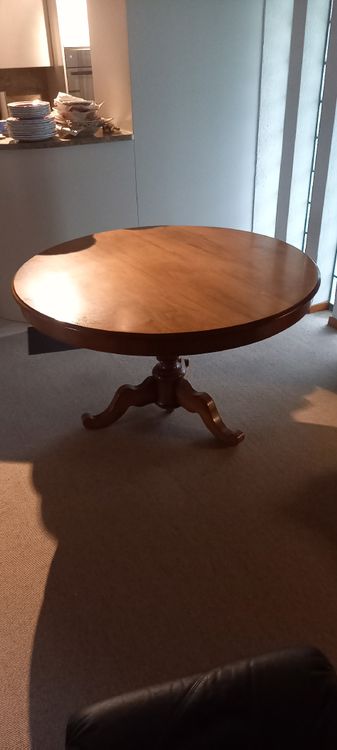 Grosser, runder, antiker Tisch | Kaufen auf Ricardo