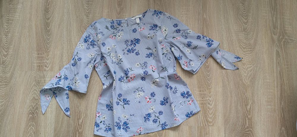 Herzige Bluse mit Blumen (Neu (gemäss Beschreibung)) in Tagelswangen für CHF 7 – mit Lieferung ...