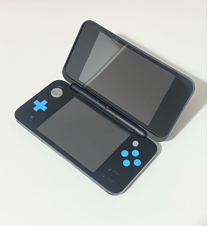 New Nintendo 2DS XL mit 8 Spielen + Zubehör und OVP (Gebraucht) in ...
