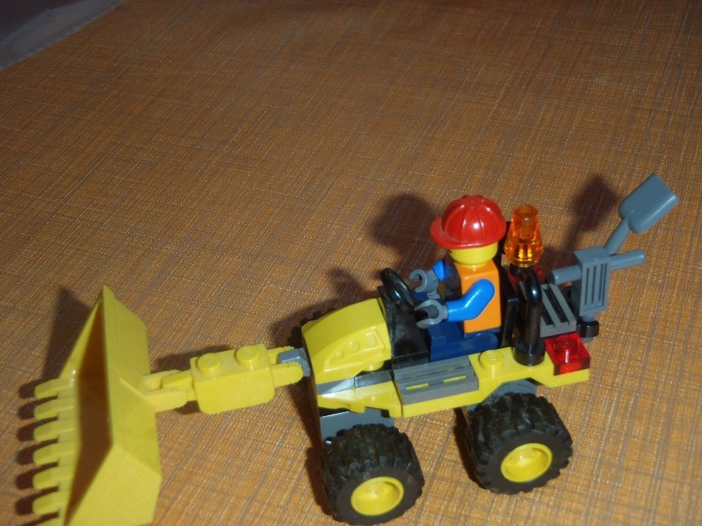 Lego City 7246 Mini Bagger (Gebraucht) in Basel für CHF 5 – mit ...