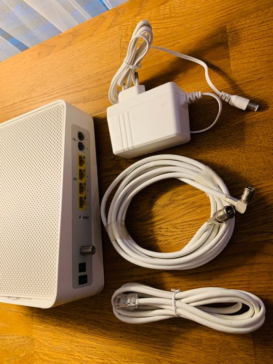 UPC Connect Box inkl. Kabel (Tel. / Laden / Antenne) (Gebraucht) in ...