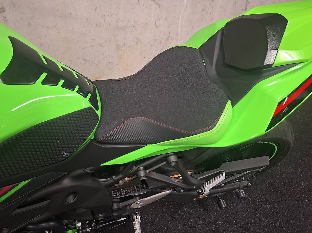 Luimoto Sitzbezug ZX4RR (Neu (gemäss Beschreibung)) in Binningen für CHF 80 – mit Lieferung auf ...