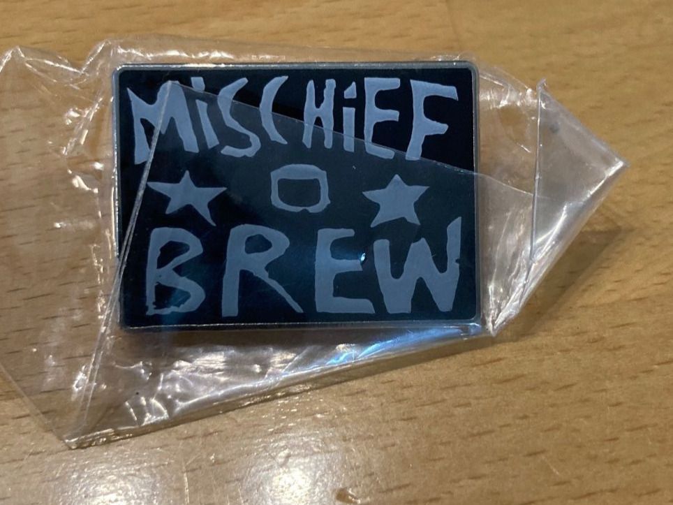 Mischief Brew Pin Anstecker Punk Rock Metal Pop (Neu (gemäss ...