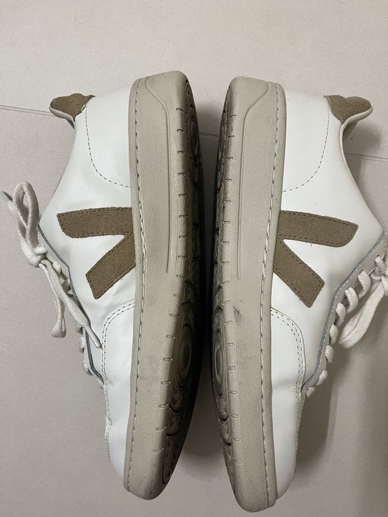 VEJA Leder Sneaker - Grösse 41 (Gebraucht) in Cugnasco für CHF 28 – mit ...