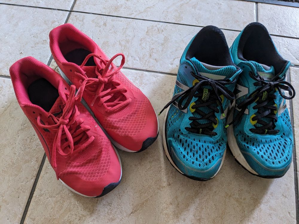 Turnschuhe 2 Paar (Gebraucht) in für CHF 10 – mit Lieferung auf Ricardo ...