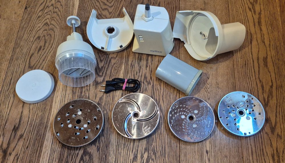 elektrische Zyliss Raffel mit 4 Scheiben + Zwiebelhacker (Gebraucht) in ...