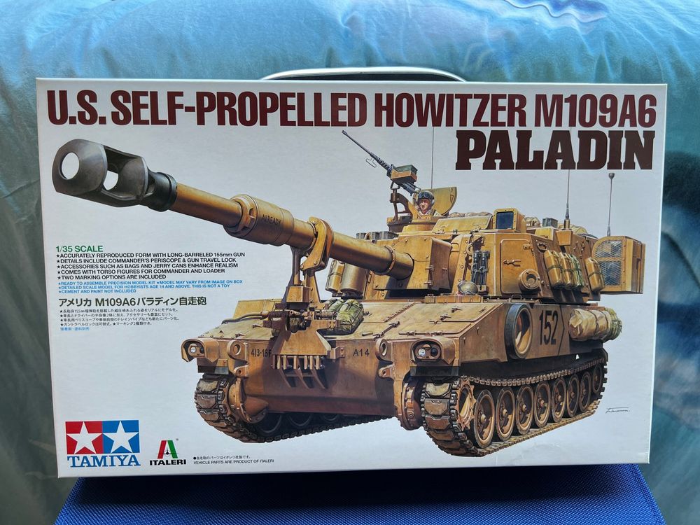 US Self-propelled howitzer M109 A6 (Neu und originalverpackt) in Crans ...