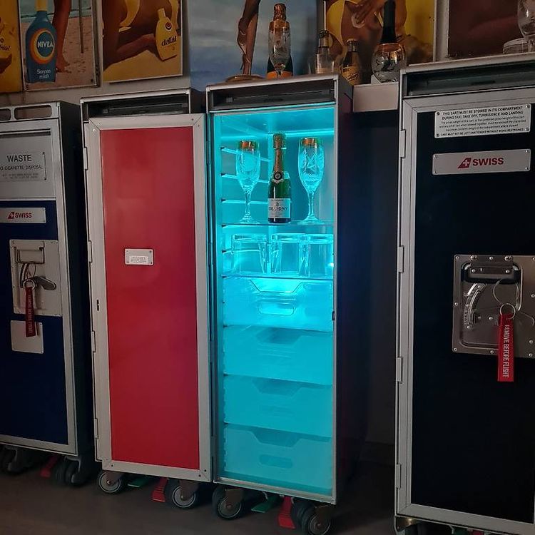 Flugzeugtrolley NEU in Rot, LED-Edition & orig. Swiss-Schils (Neu und ...