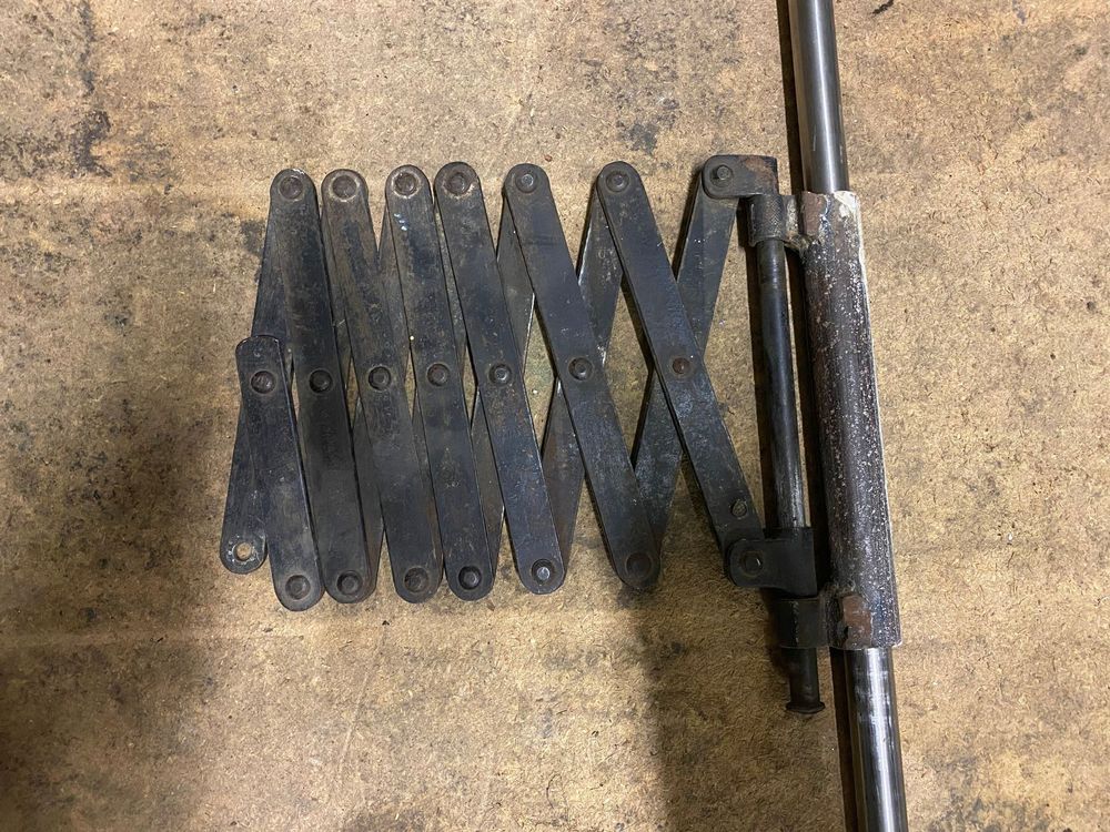 Alter Scherenauszug (Gebraucht) in Schönenbuch für CHF 8 – mit ...