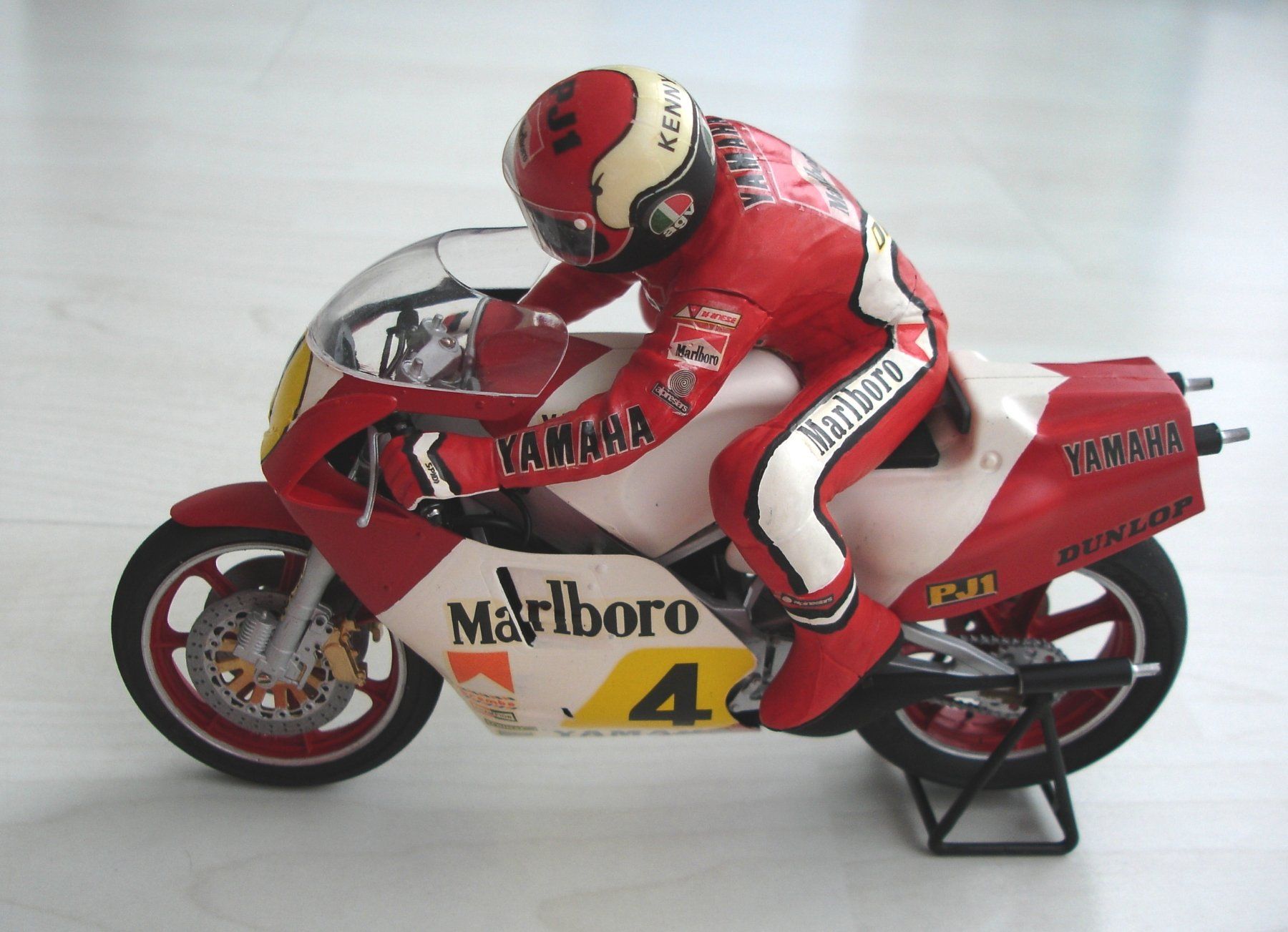 Tamiya Yamaha GP Racer Kenny Roberts sauber gebaut Mst. 1/12 (Neu ...