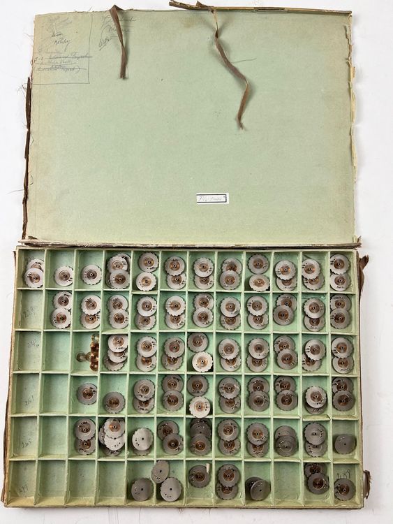 Uhrwerke Ersatzteile /Original Uhren-Ersatzteile Schachtel (Gebraucht) in Neuhausen am Rheinfall ...