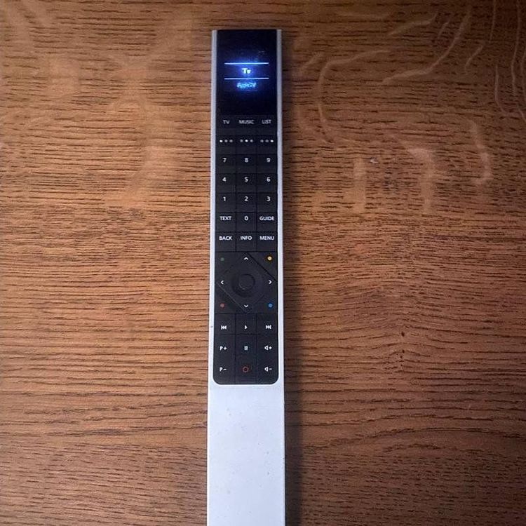 Bang & Olufsen Beoremote One (Gebraucht) in Lachen für CHF 87.5 – mit ...