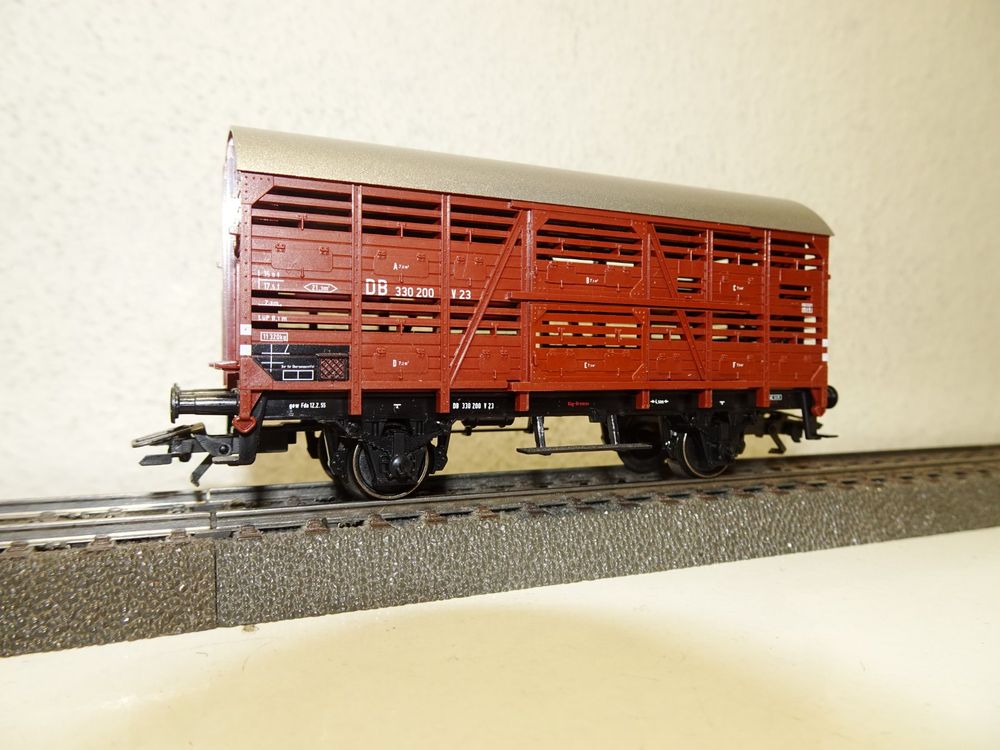 Märklin Güterwagen Viehwagen DB 330 200 HO (17) (Gebraucht) in Luzern für CHF 8.9 – mit ...