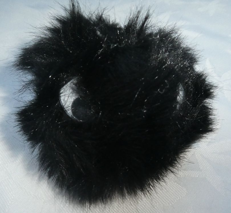 Porte-clefs pompon noir avec yeux, neuf | Kaufen auf Ricardo