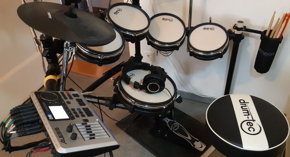 Alesis DM10 Studio Kit Mesh (Digital Drum Kit) (Gebraucht) in Watt für ...