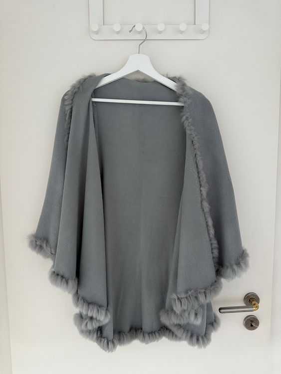 Poncho (Neu (gemäss Beschreibung)) in Abtwil SG für CHF 50 – mit ...