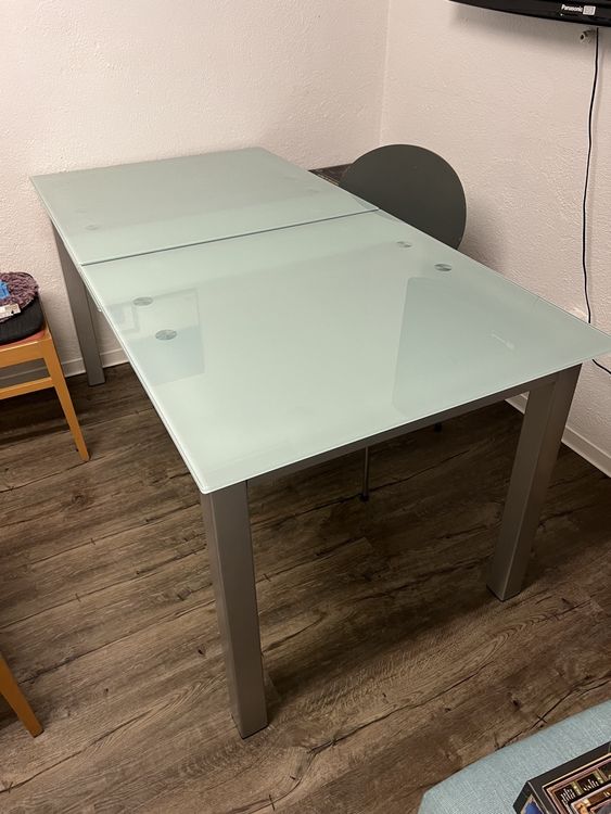 Moderner Esstisch mit Glasplatte - Abholung! (Gebraucht) in Turbenthal für CHF 5 – nur Abholung ...
