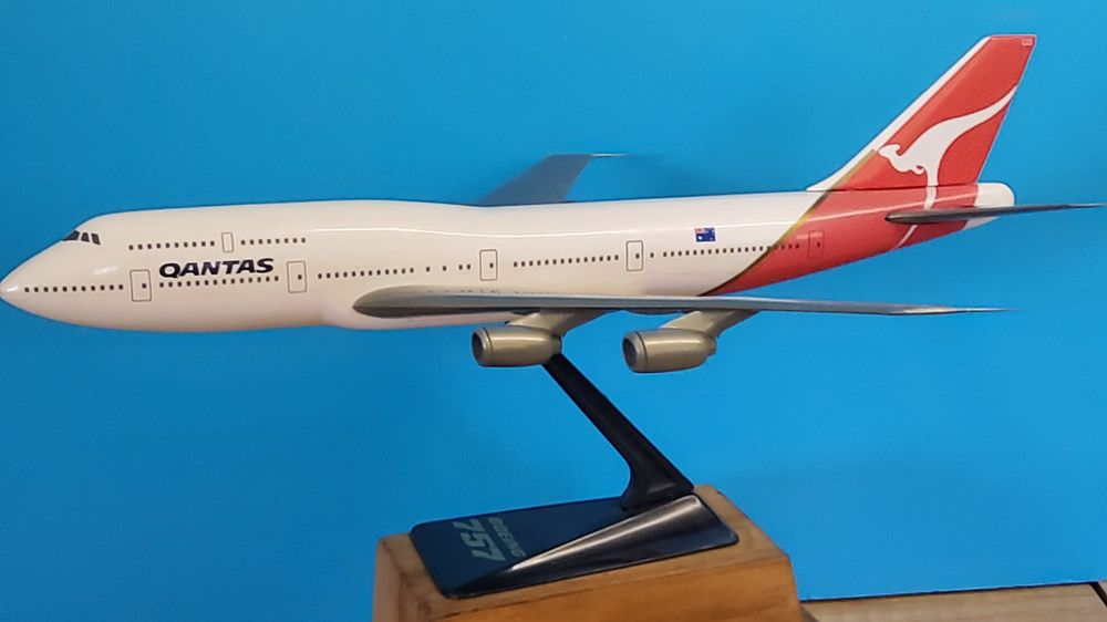 Modellflugzeug B757 QANTAS 1:250 (Gebraucht) in für CHF 19 – mit ...