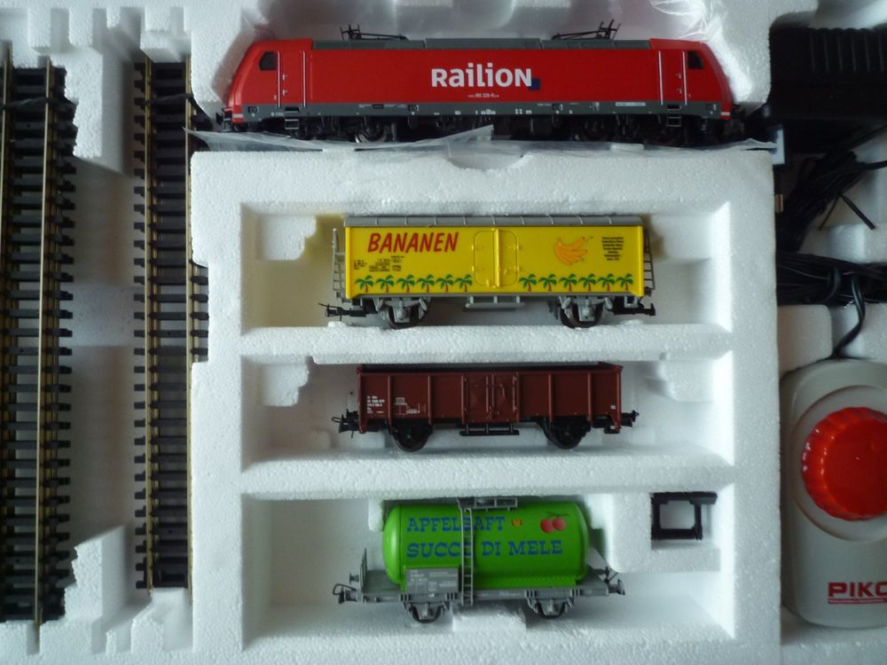 TOP !! PIKO Starter-Set mit Trafo & Schienen-Set débutant HO (Neu ...
