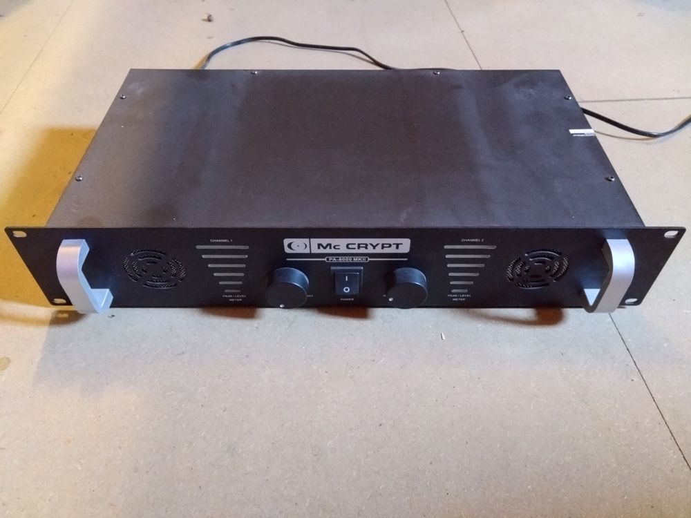 Mc Crypt PA 8000 220W RMS Verstärker ab 1.-! | Kaufen auf Ricardo